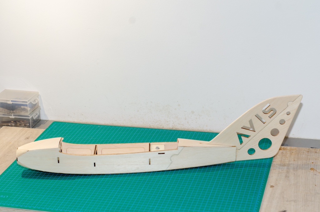 How to build AVIS - RC Glider Plank Flying Wing - AviPlans