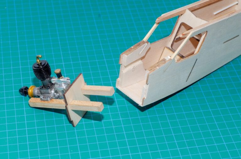 How to build Topsy Graupner RC balsa model plane - AviPlans